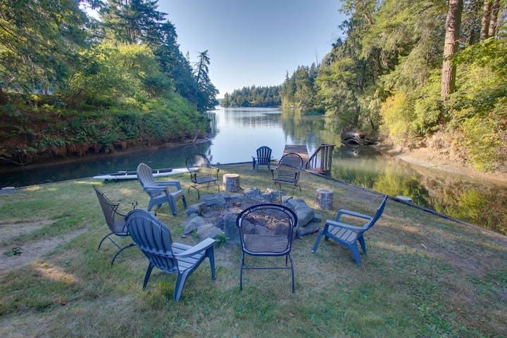 Bayfront Pnw Lodge: Dock, Pickleball & Guest House - Poulsbo, WA