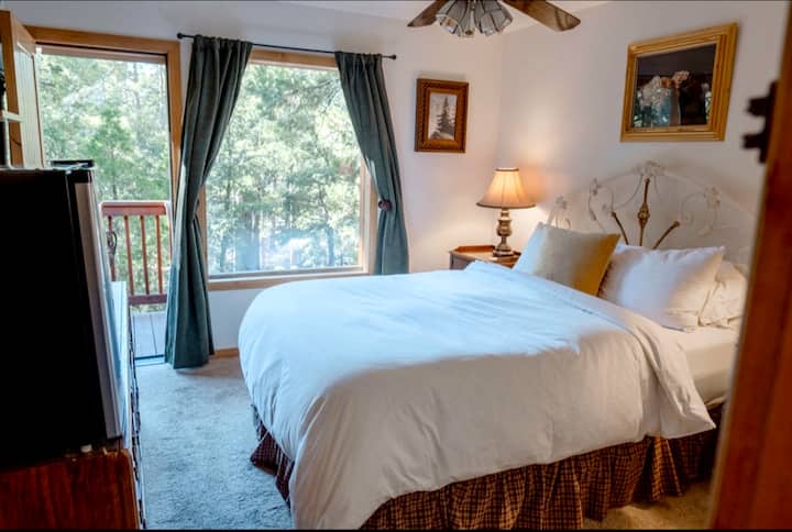 Root-stone Lodge: Polaris - Idyllwild-Pine Cove, CA