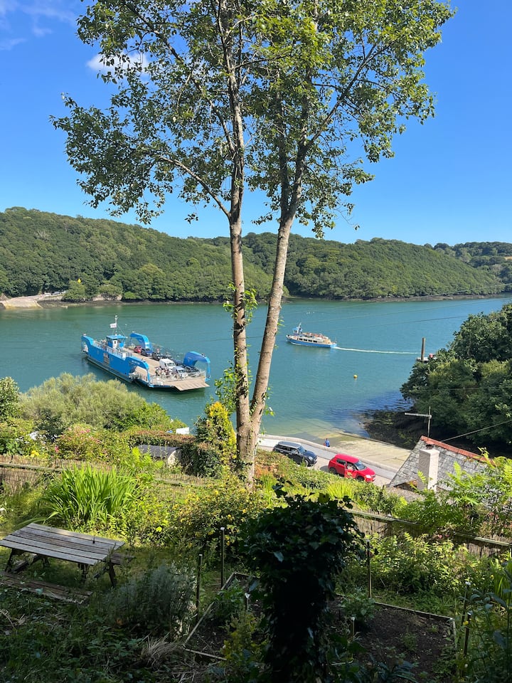 Glamping -Woodland Setting Overlooking The Estuary - St Mawes