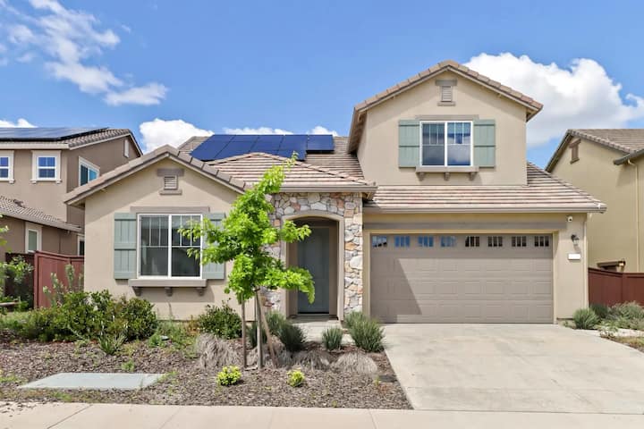 Monthly/daily Stay: Spacious 4bd For Family & Work - El Dorado Hills, CA