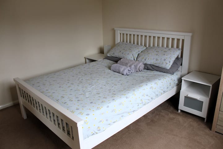 Bright Double In Milton Keynes - Milton Keynes