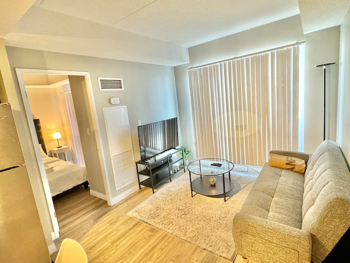 Tasteful 1-bdrm Cozy Urban Apt - London