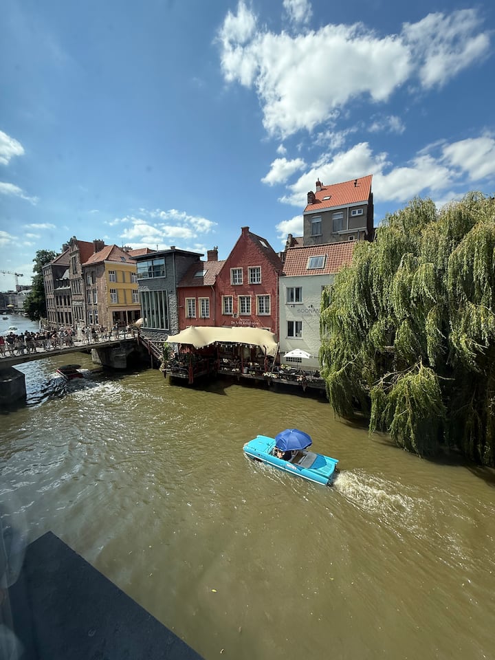 Waterfront Historic Apartment - Gand