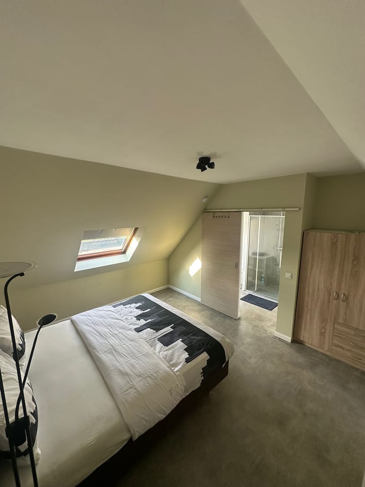 Shared Apt Prive Room+bathroom - ワーテルロー