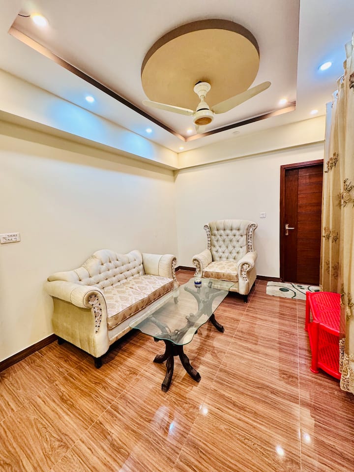 2br Modern Apartment W/parking-wifi-kitchen-ac-etc - Karachi