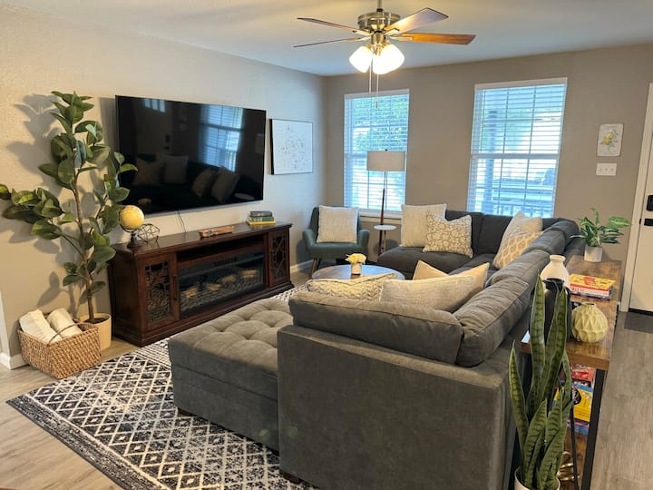 Yellow Rose Of Waco: 1.3 Mi/magnolia, 2.3mi/baylor - Waco, TX
