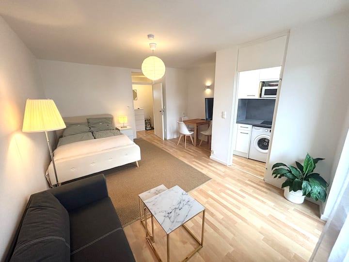 Central & Quiet Apartment With Balcony - Munich