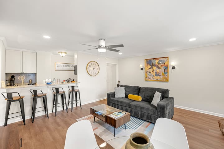 Stylish Downtown 1br + Queen Sleeper Sofa - Atlanta, GA