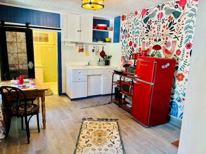Downstairs 1 Bd Across From Historic Firehouse. - Bisbee, AZ