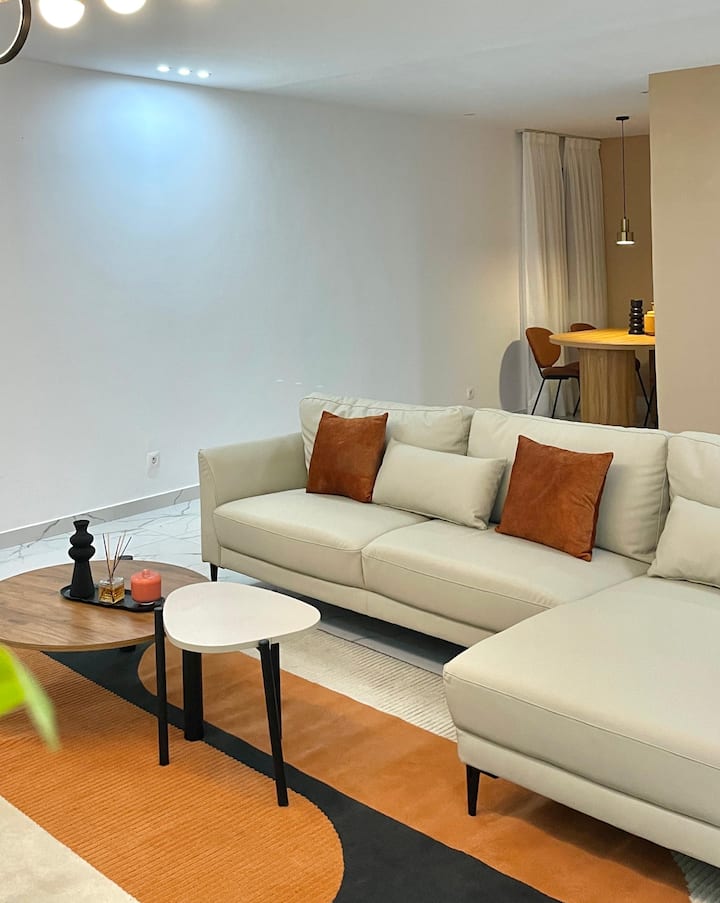 Spacieux & Moderne Appartement Deux Chambres - Abidjan