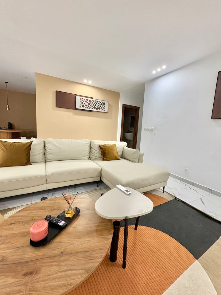Spacieux & Moderne Appartement Deux Chambres - Abidjan