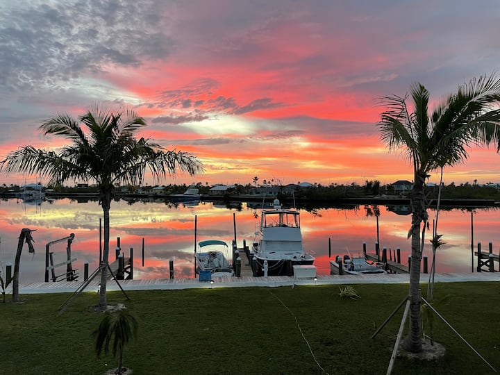 Beautiful 4 Beds, 2full Bath With 36’ Slip - The Bahamas