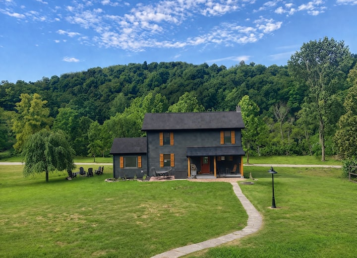 Woodland River & Trailfront Cabin - Freeport, PA