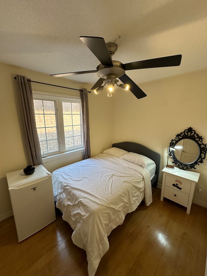 Private Room - Richmond Hill