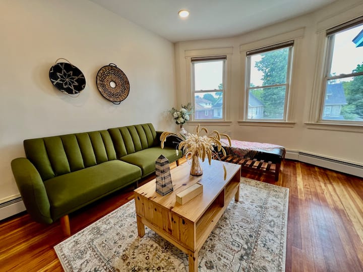 Master Bedroom In Shared Home - Staten Island, NY