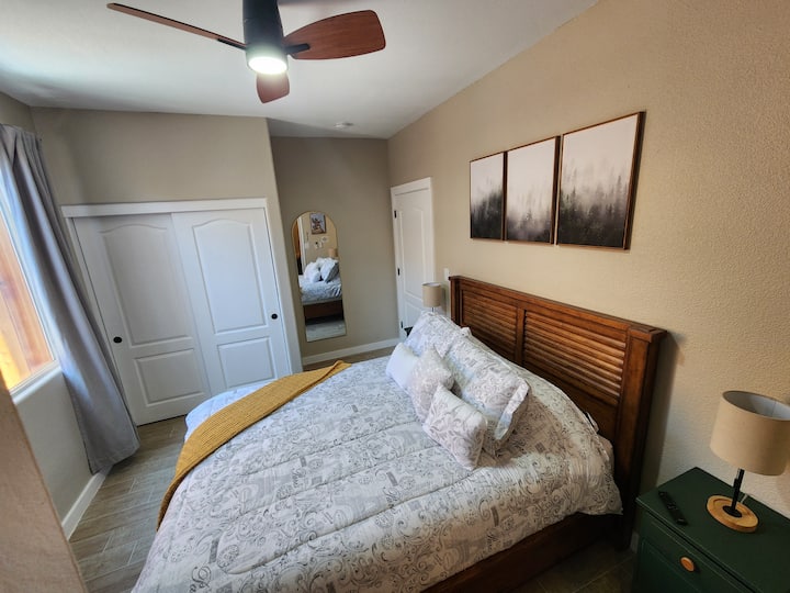 Modern/chic Apartment - Brentwood, CA