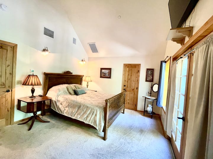 Root-stone Lodge: Sirius - Idyllwild-Pine Cove, CA