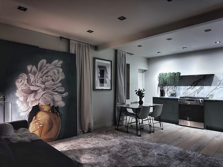 2 Bedrooms • Private Parking • Stylish Urban Haven - Pittsburgh
