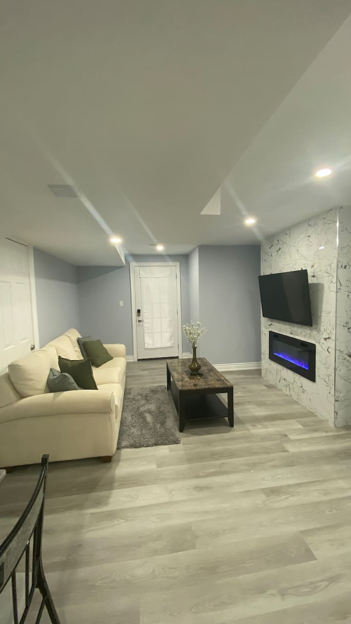 1 Bedroom + Den Private W/o Bsmt Suite (Sleeps 4) - Innisfil