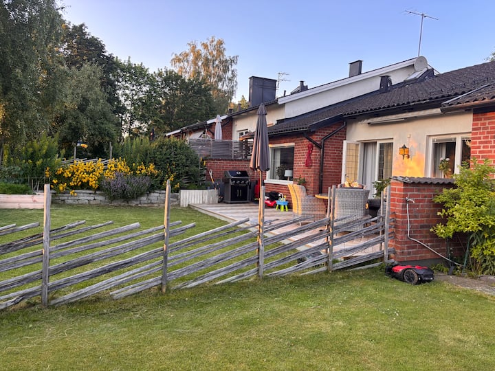 Radhus Med 3 Sovrum I Fyra Etage - Borås