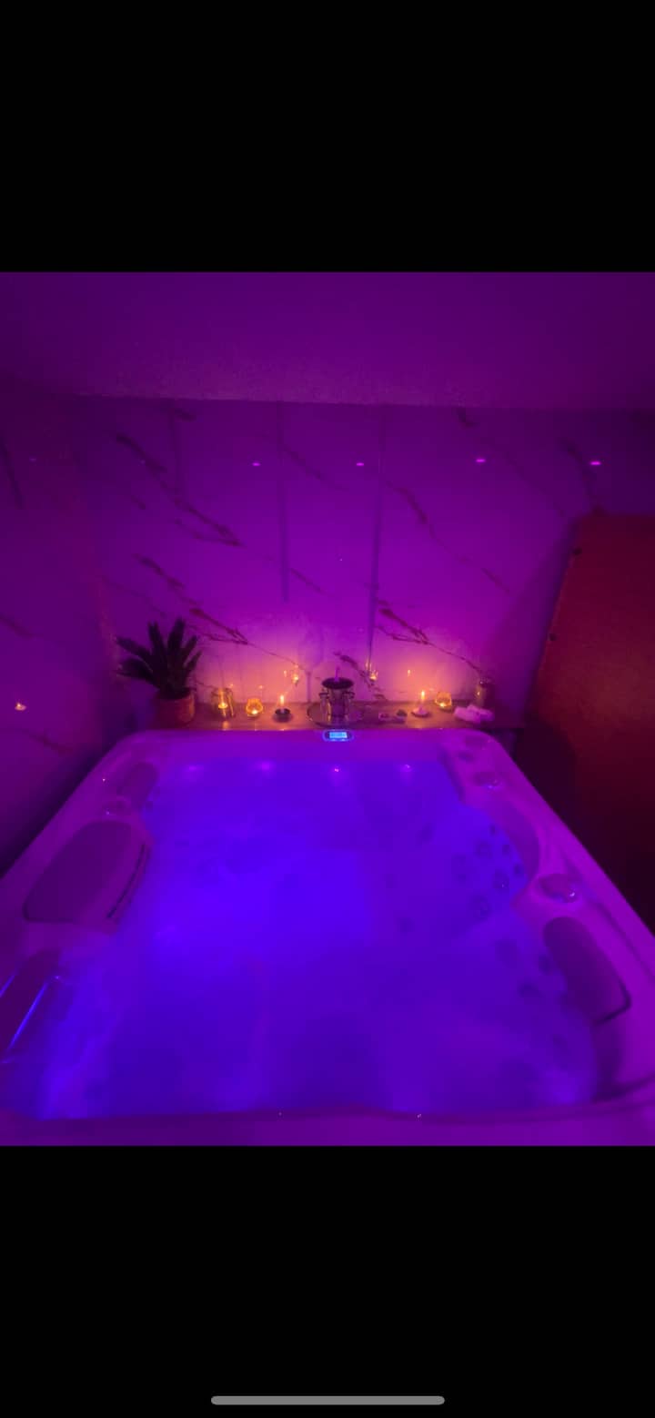 ÉVasion Spa 10
Jacuzzi & Sauna Privé - Aube