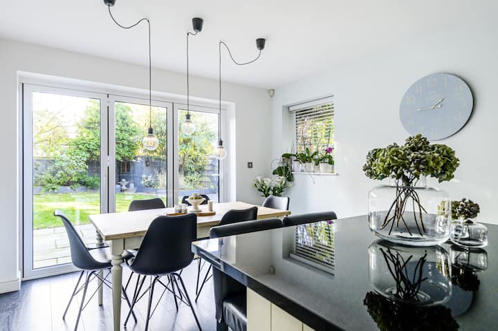 Contemporary Detached House Short Train To London - Bromley