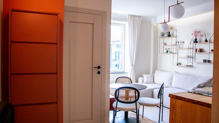 Stylish 1br Retreat | Steps From Warsaw Central - Warszawa