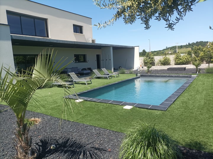 Villa Moderne Avec Piscine - Jardin Zen d'Erik Borja