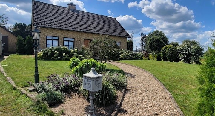 Bungalow With Big Garden - Roermond