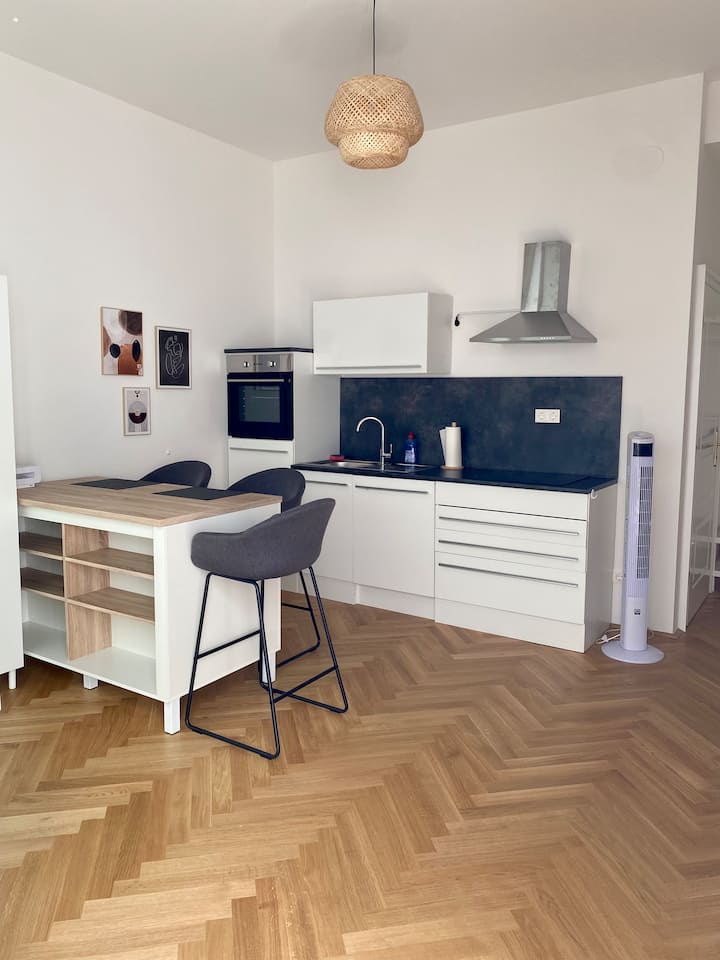 Lovely Apt W/ Private Garden & A/c -Prime Location - Wien