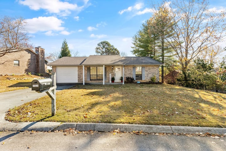 New Lower Prices, Peaceful Rancher, Self Check-in - Oak Ridge, TN