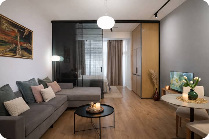 Kika Shanti, Studio, Near Artificial Lake - Tirana