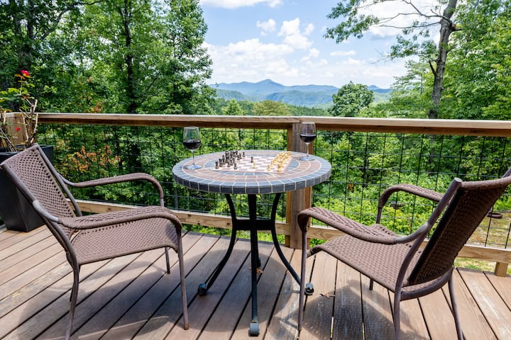 Angels Nest Mountain View! Sauna, Hottub, Retreat! - Saluda, NC