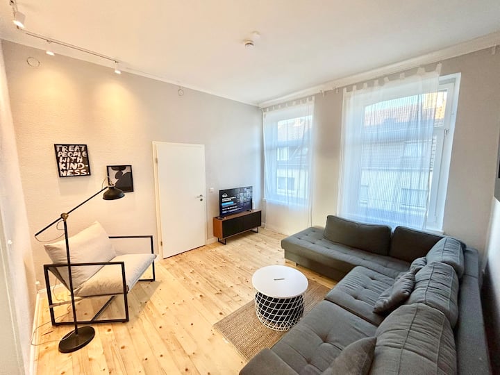 Bright 1 Bedroom Apartment With Separate Kitchen - Krefeld