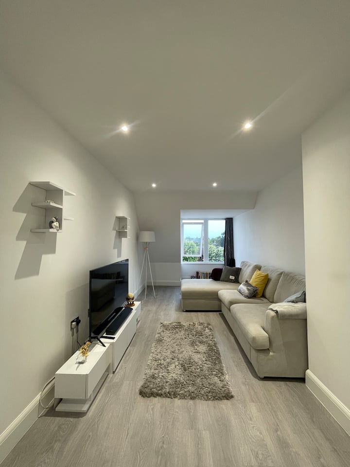 New 2 Bed Flat Close To Gatwick Airport - Crawley
