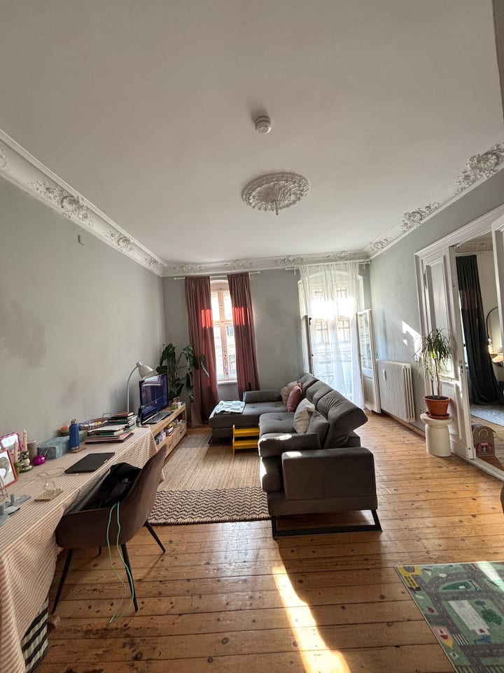 Schöne 2-zimmer Wohnung Mit Balkon - Berlin