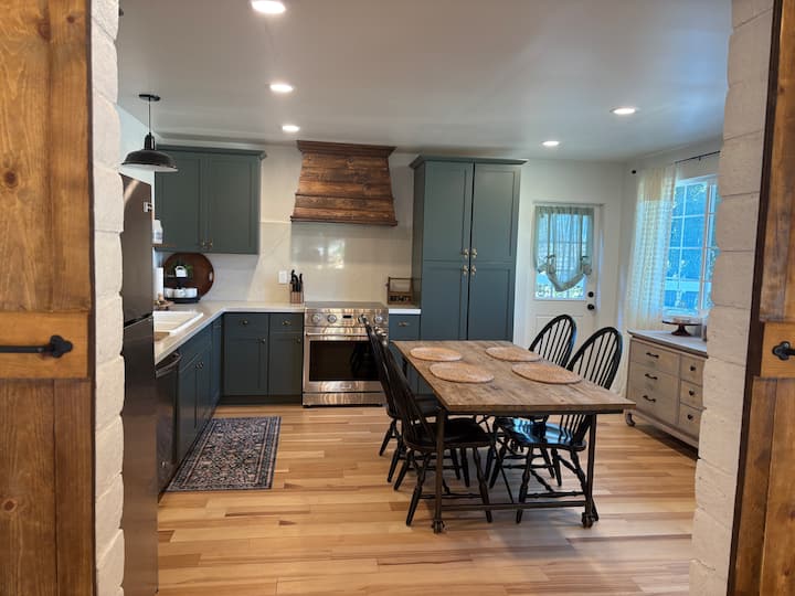 Scenic Hilltop Stay Oak Glen & 123 Lavender Farm - Oak Glen, CA