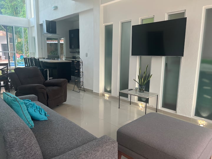 Casa Bambú
(Alberca Y Jardín Privado) - Cuernavaca