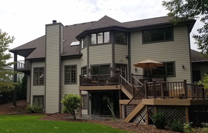 6k Sq Ft, 6 Br, 6 Bath, Spa, Gym - Sheboygan, WI