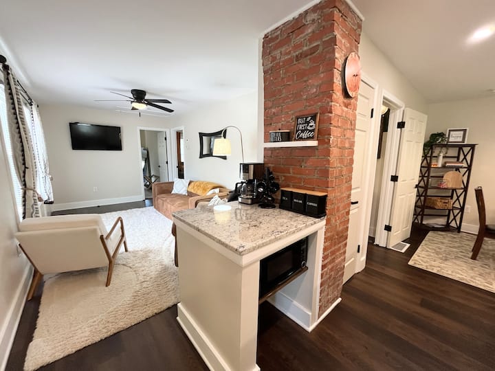 The Huntersville Hideaway - Davidson, NC