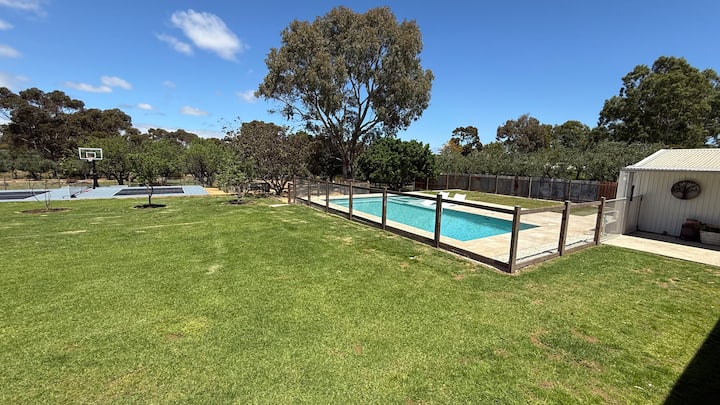 Stay, Play And Unwind! - Adelaide