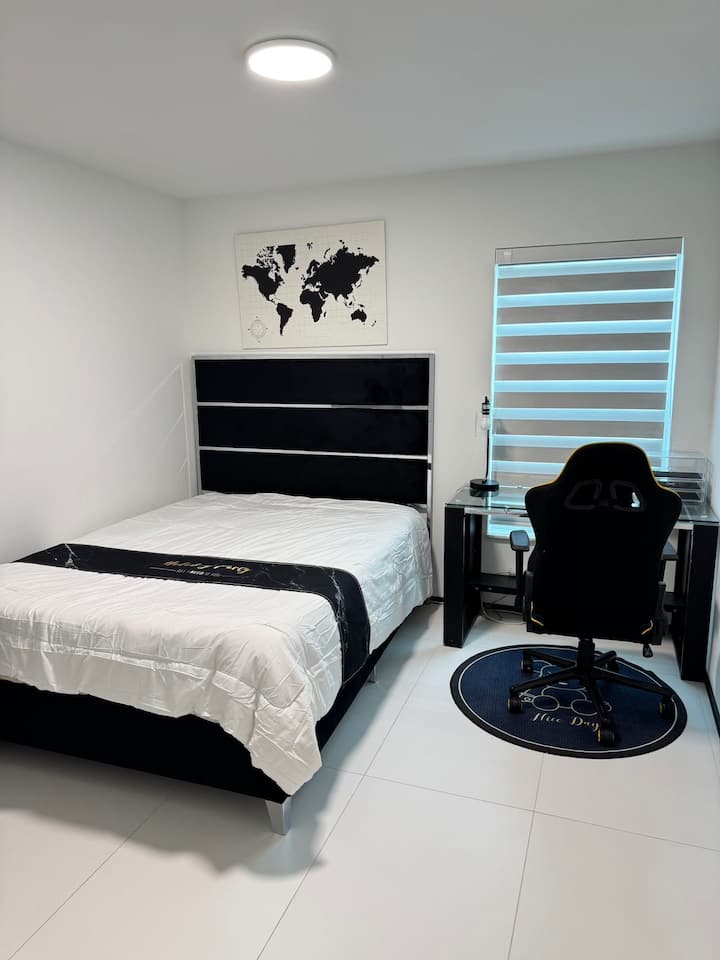 Modern Newly Renovated Room 1 - Delray Beach, FL