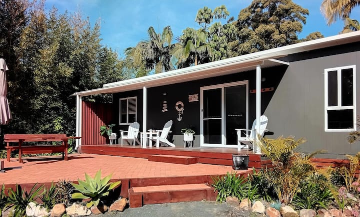 Tropical Hideaway Cottage - Smiths Lake
