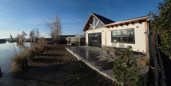 Spacious Lake House - Amstelveen