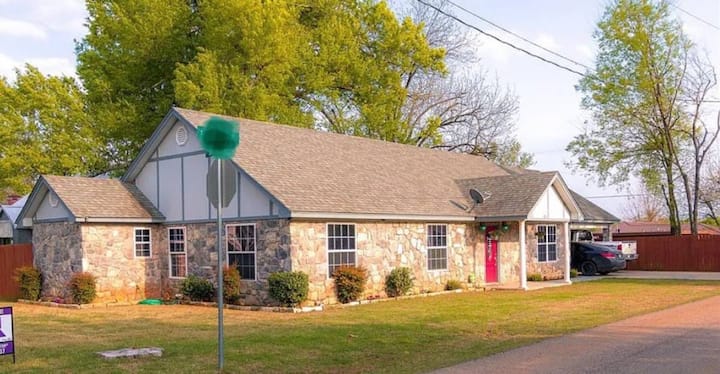 The 10th Street Retreat - Grant, OK
