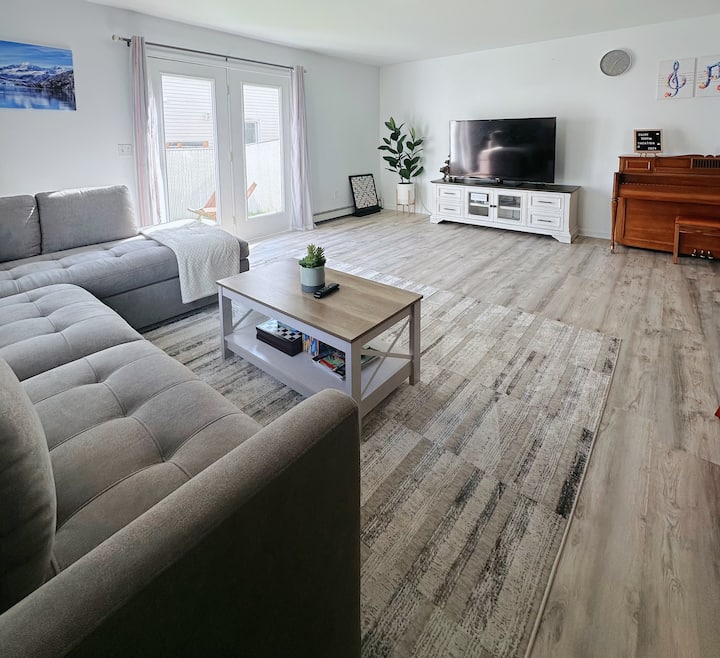 Spacious 4br Home/2.5 Baths /Large Garage - Fairbanks, AK