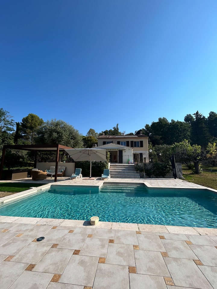Villa Avec Piscine Dans Un éCrin De Verdure - Grasse