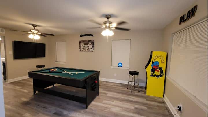 Lakeview New Orleans Townhome W King Bed& Gameroom - Metairie, LA