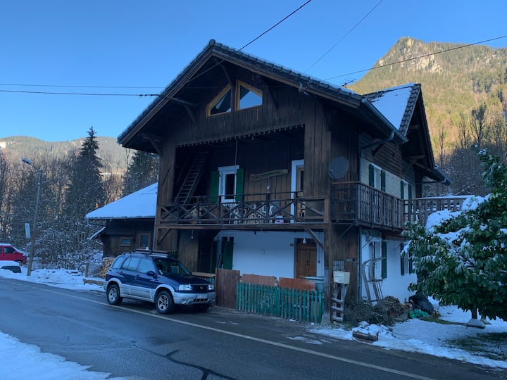 Cozy Chalet By The River - Saint-Jean-d'Aulps