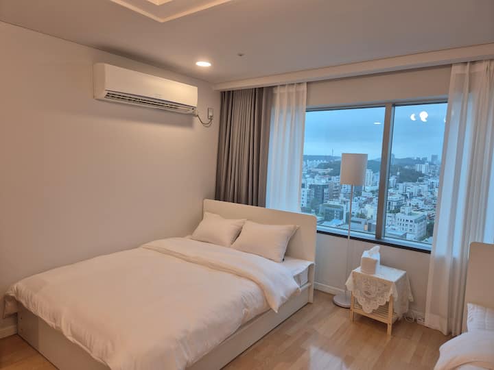 #@ 연트럴파크＃ / 침대2개/ 엘레베이터 / 멋진뷰 / 홍대입구역1번출구 30초거리# - Seoul